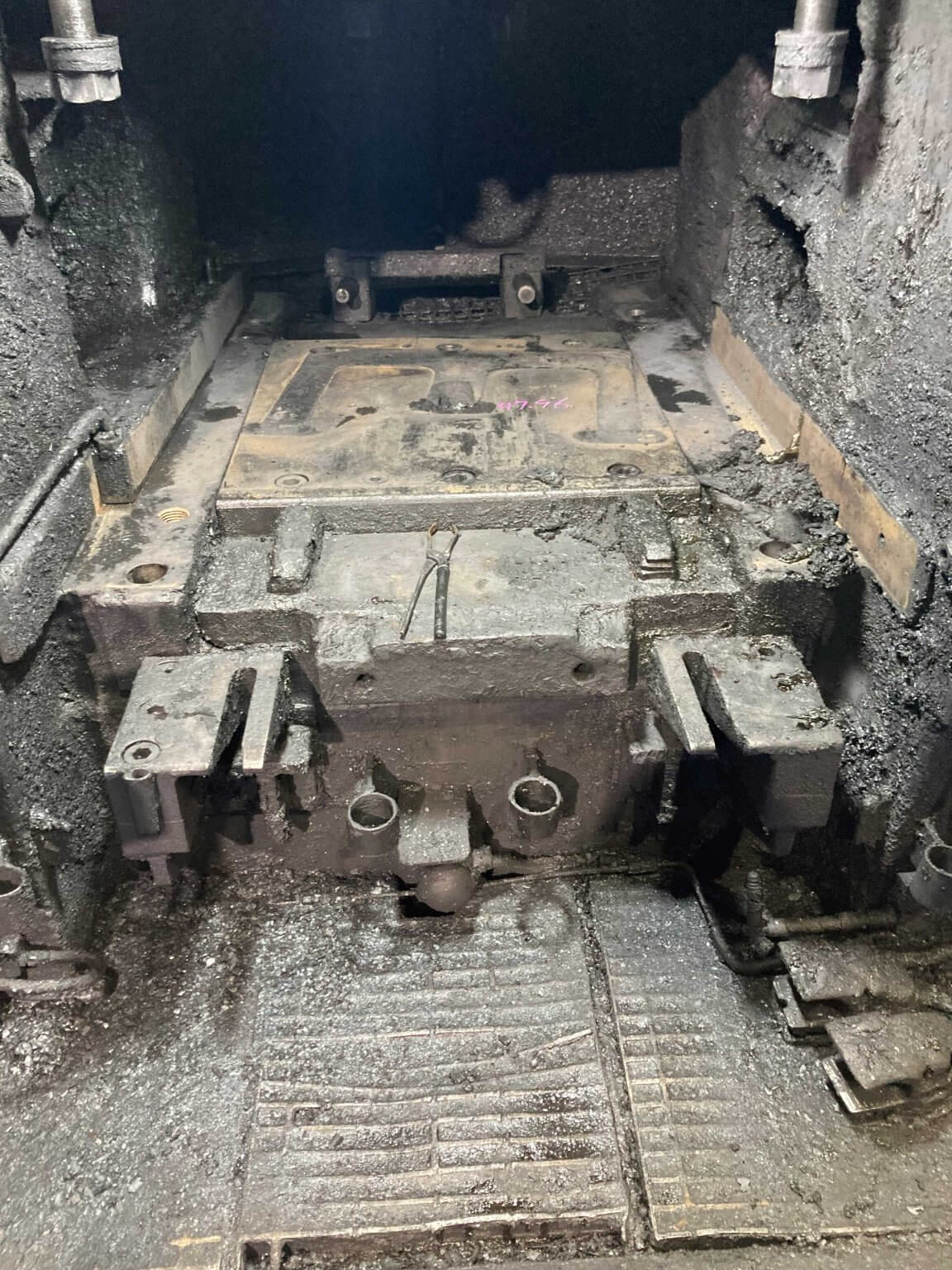 スクリュープレスベッド13Cr肉盛り補修 ｜施工実績｜㈱東海テクノサポート